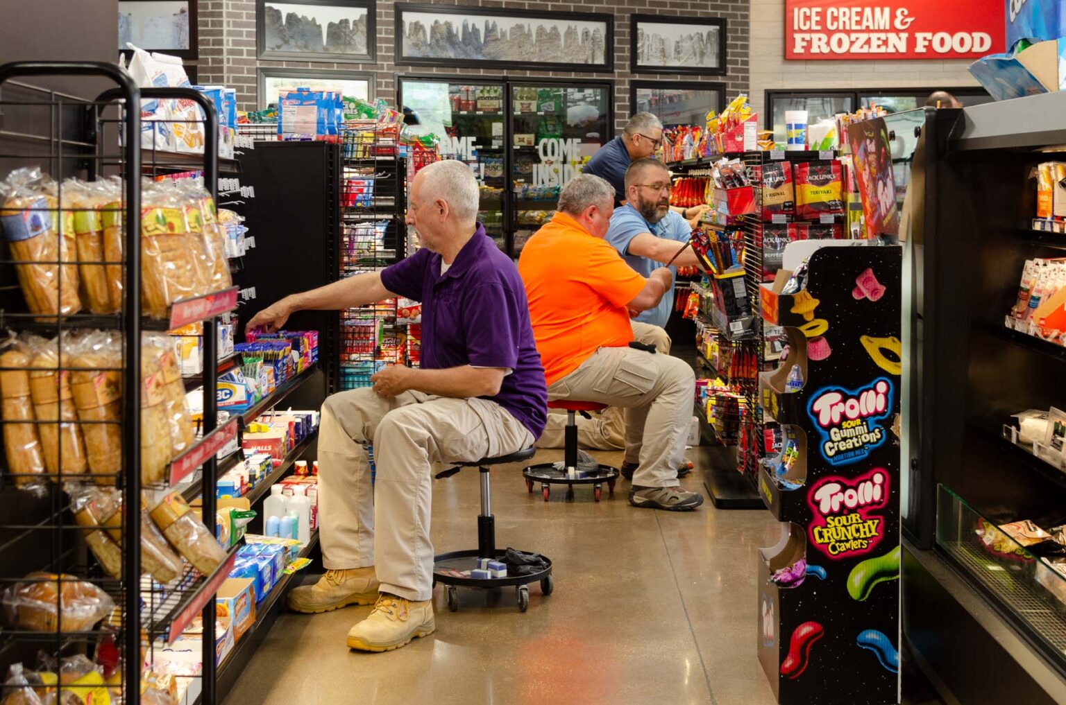 Distributors - Team Modern